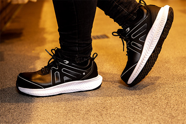 Composite vs. Steel Toe Cap: What is the Difference? | SFC